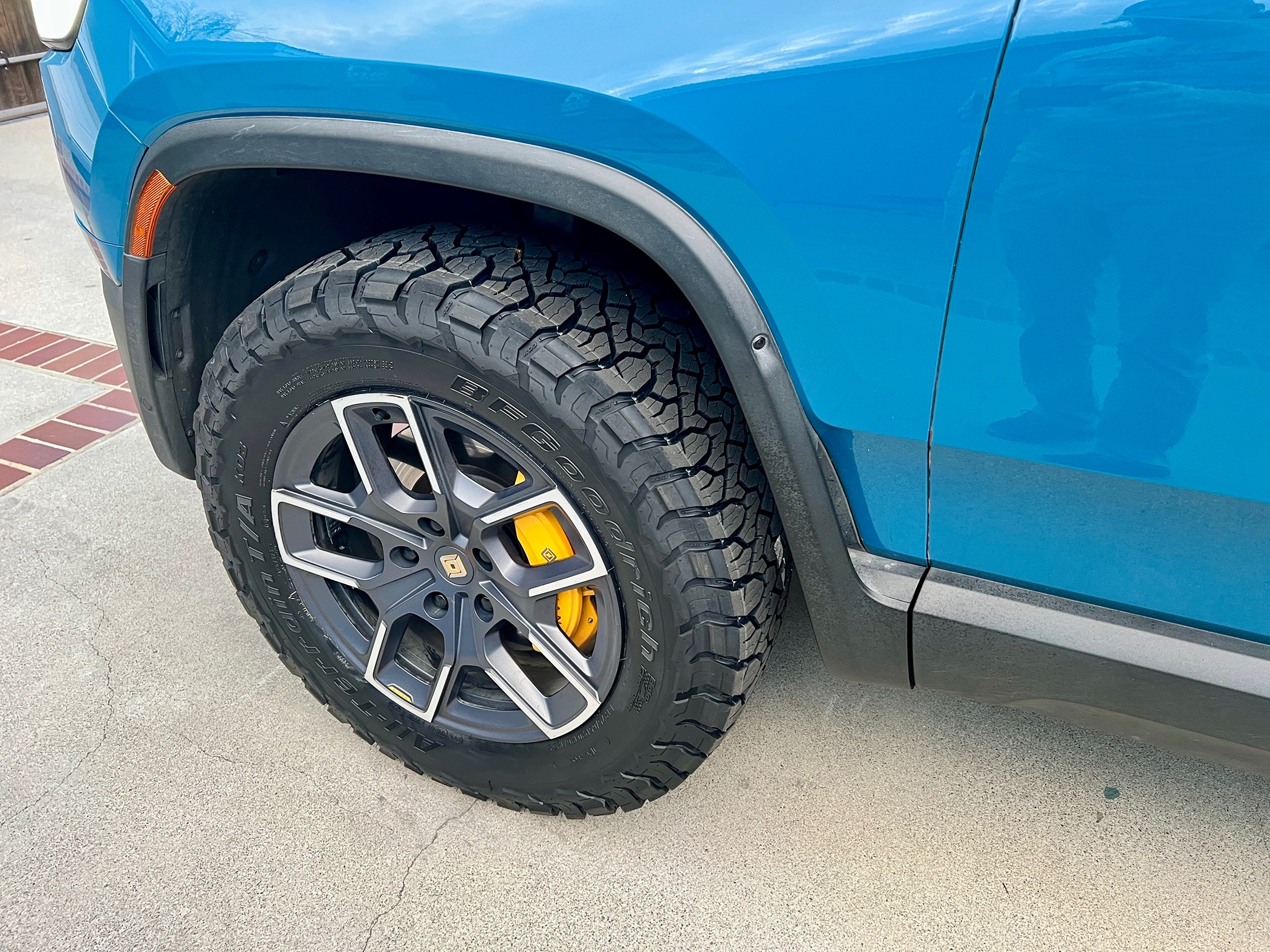 Tire review - BFG KO3 vs Perrelli Scorpion AT Plus | Rivian Forum - R1T ...