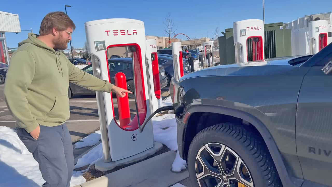Video: How-to charge Rivian at Tesla Supercharger (by Out of Spec Kyle ...