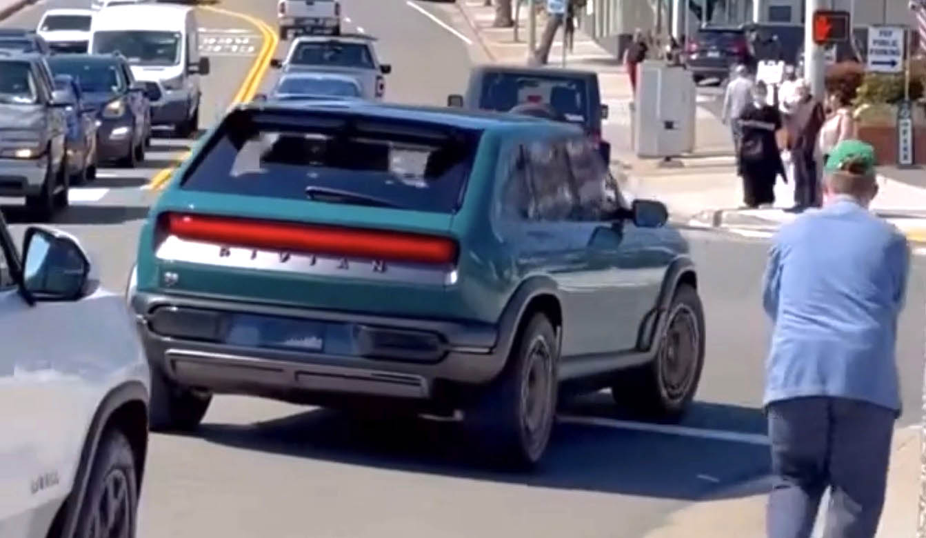 R3X, R3 and R2 driving videos - spotted live @ Laguna Beach | Rivian ...