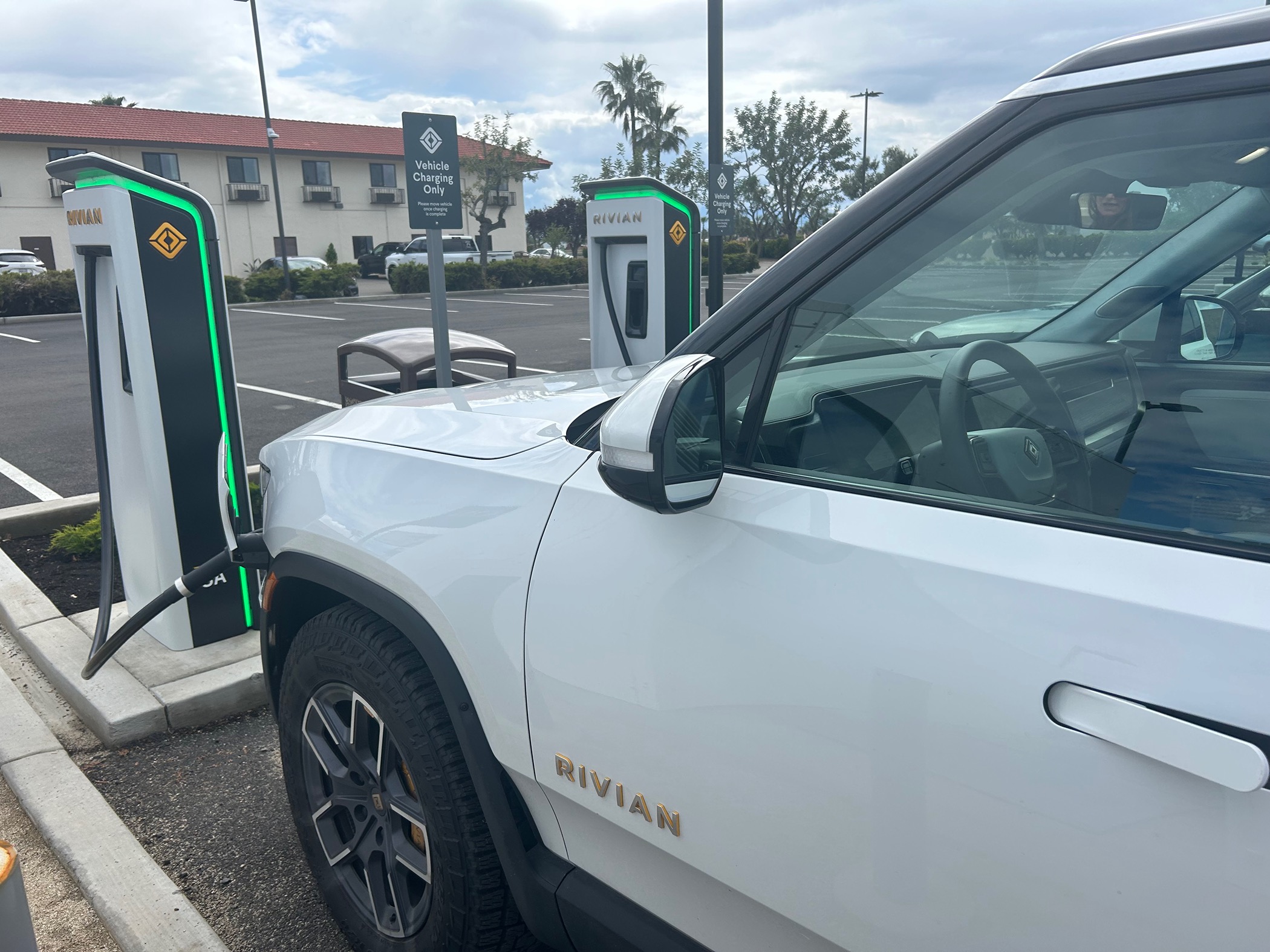 Rivian saves Rivian...quick weekend trip | Rivian Forum - R1T R1S R2 R3 ...