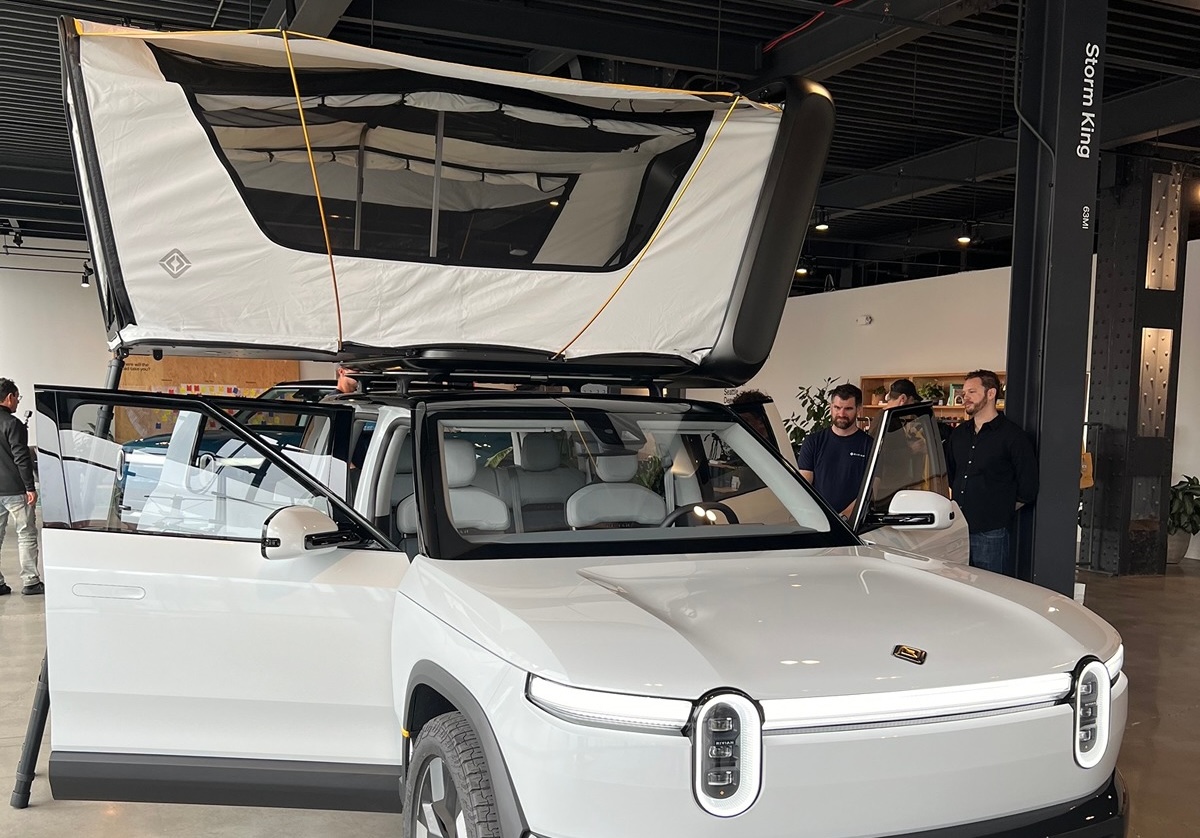 R2 with Treehouse Roof Top Tent RTT (from NYC showing) | Rivian Forum ...
