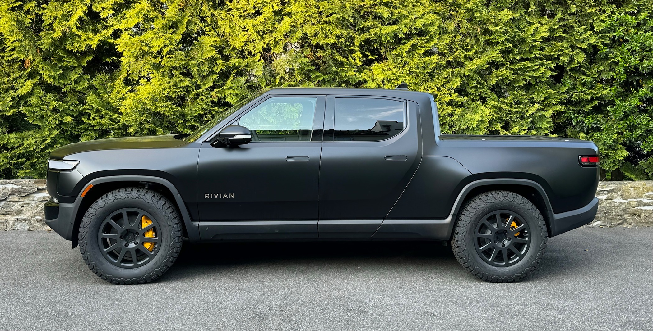 Black R1T with Stealth Wrap + Thuren Wheels + BFG KO2s (295/65/R20 ...