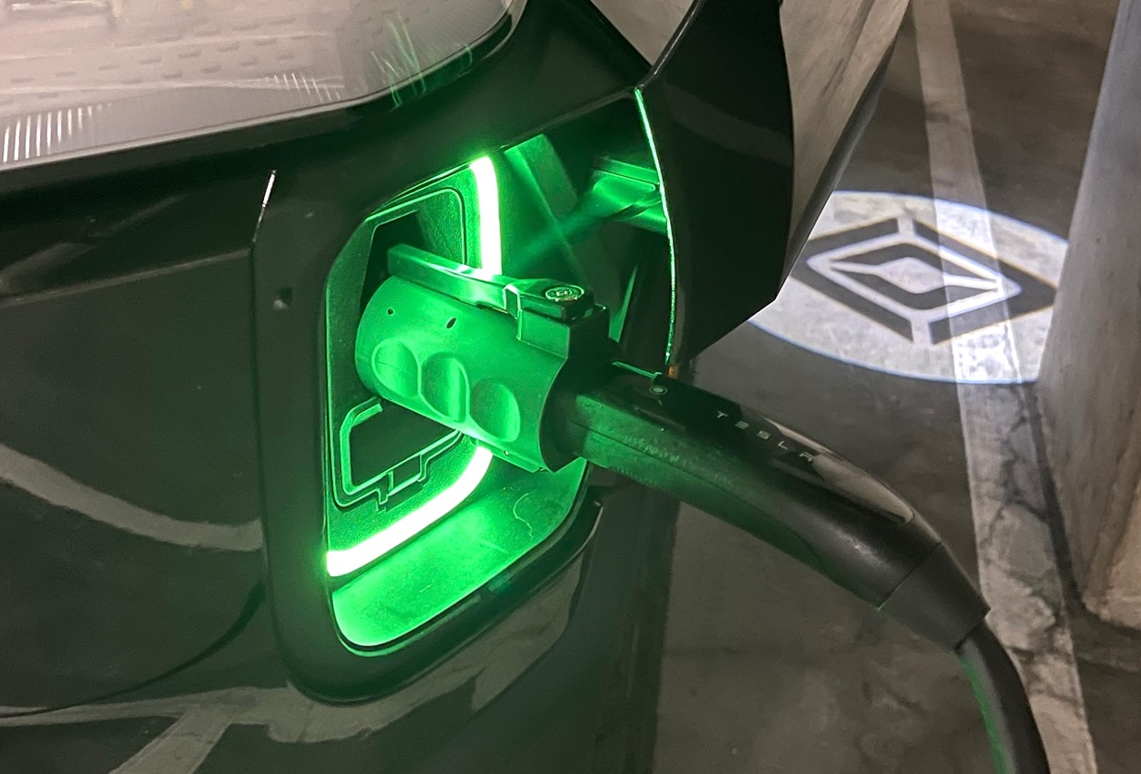 A2Z Stellar Adapter Tesla to J-1772 for Destination and Home charging ...