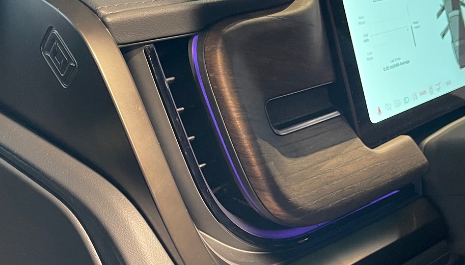 Real Life Photos: Gen 2 R1S Tri-Motor + Ambient Lighting Themes Colors ...