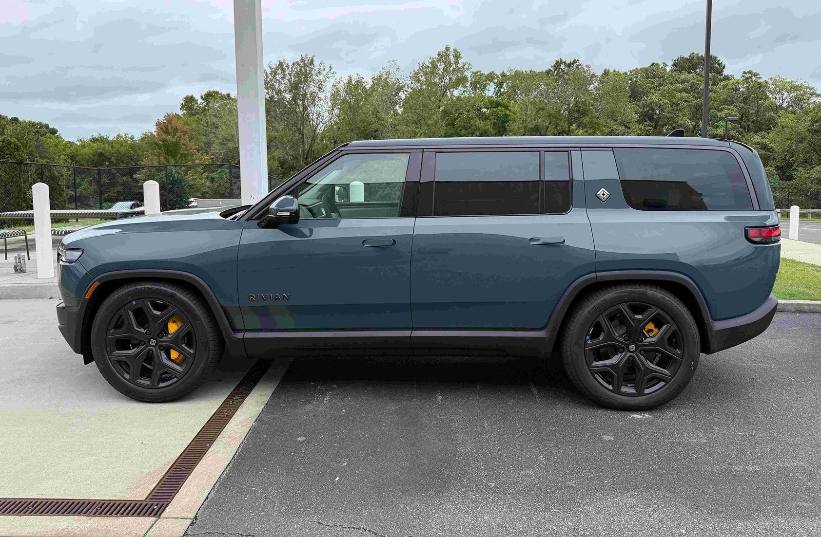 2025 R1S Tri-Max Delivery, Storm Blue, Ocean Coast | Rivian Forum - R1T ...