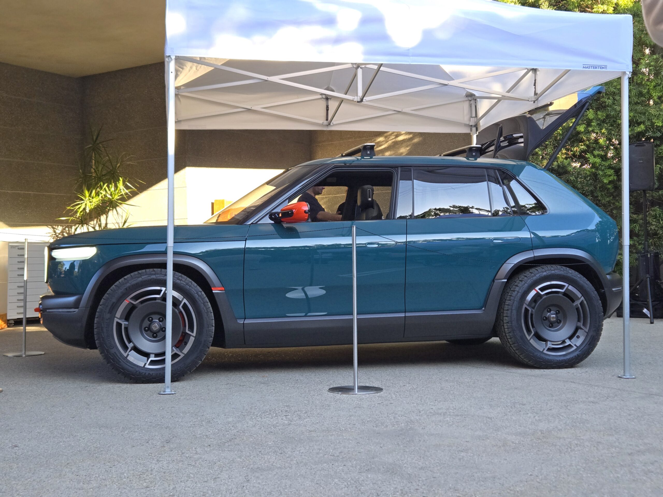 Rivian R2 and R3X at Rivian Venice / Los Angeles Auto Show! | Page 2 | Rivian Forum - R1T R1S R2 ...