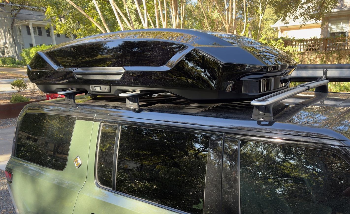 Thule Motion 3 Roof Box XXL on R1S - More space, fits well, runs quiet ...