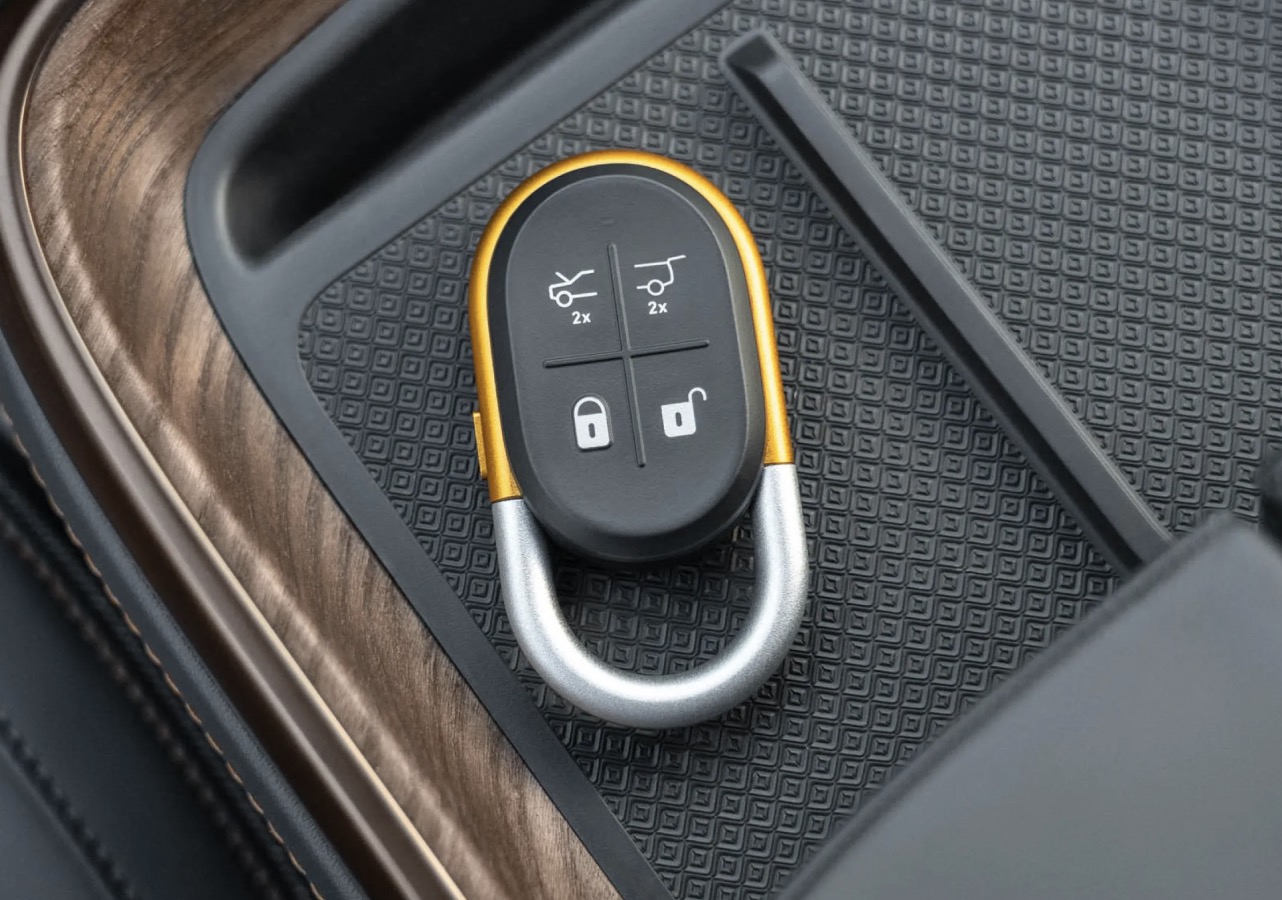Gen2 Key Fob first impressions | Rivian Forum - R1T R1S R2 R3 News ...