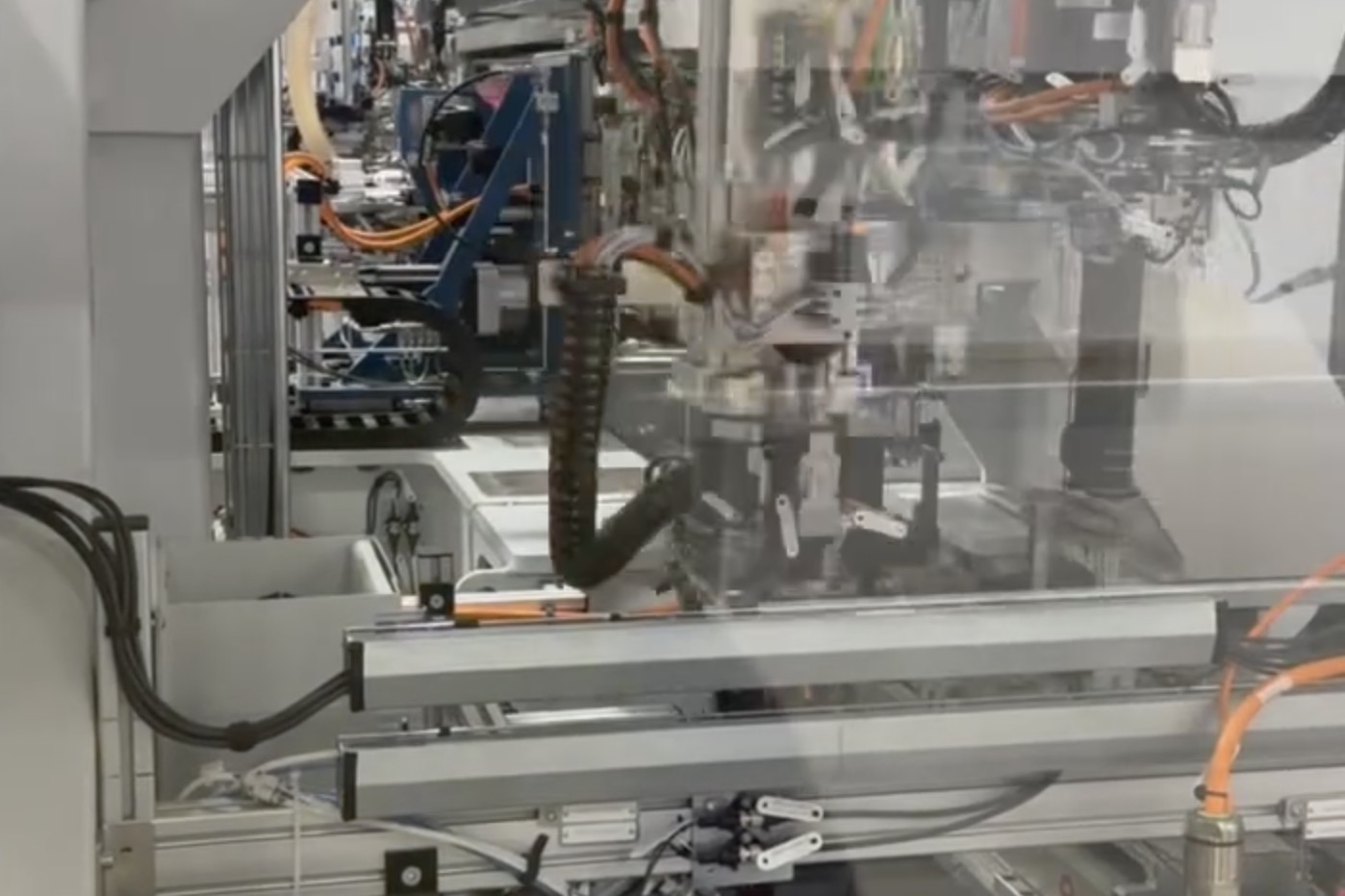 Gen 2 Quad manufacturing video posted by RJ | Rivian Forum - R1T R1S R2 ...