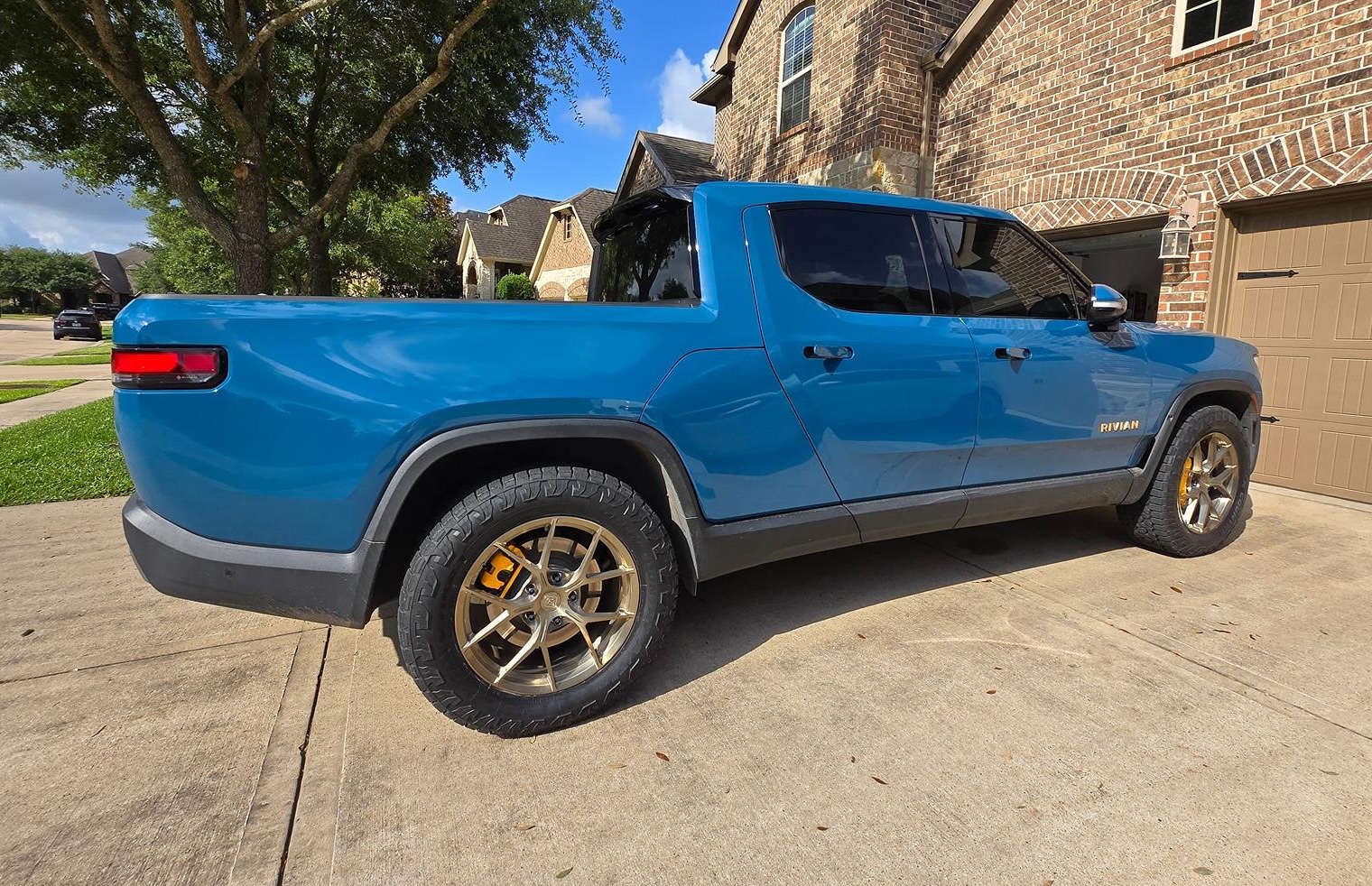 Atomic Wheels AWZZ + Toyo Open Country ATIII EV tires | Rivian Forum ...