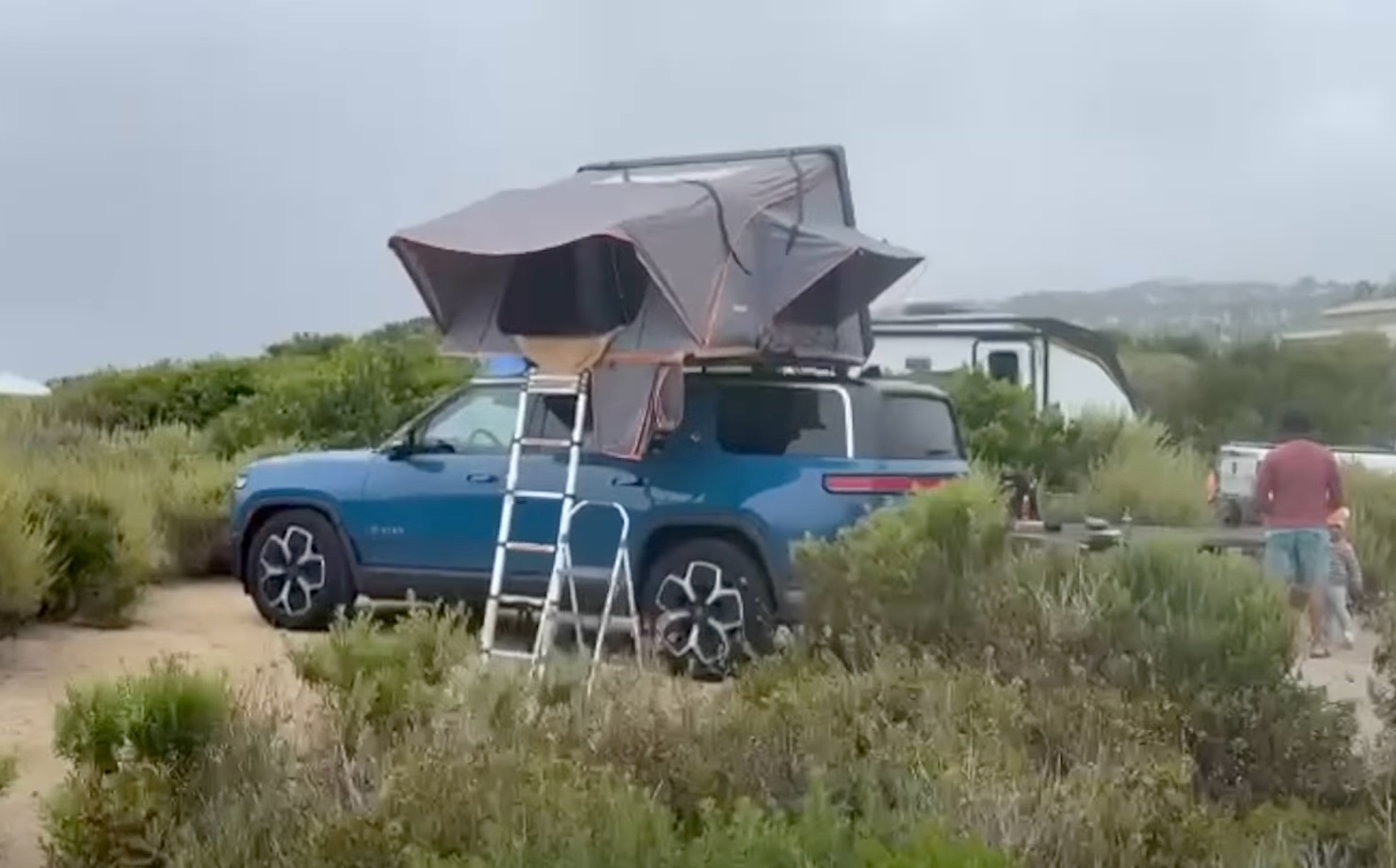Roofnest Condor XL RTT camping on R1S with 5 people | Rivian Forum ...