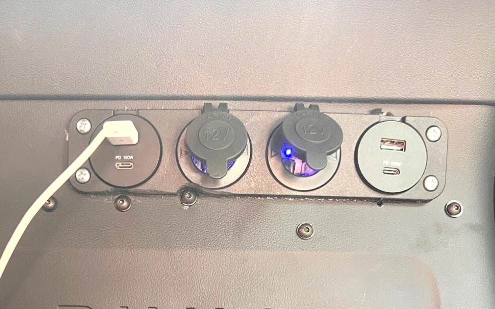 Sulley R1T Build. Switch Pro 9100, Comma 3x, Frunk 12v Outlets, Cab ...